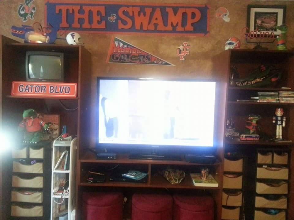 This Gator fan has one of the most incredible man caves on the planet ...