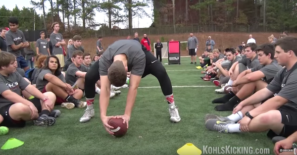 Auburn snaps up nation's best long snapper - FanBuzz