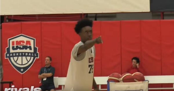 Top 10 player spurns UNC, Arizona to go to this surprise SEC school ...