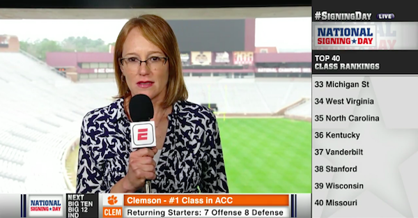 ESPN reporter experiences awkward technical difficulties during live ...