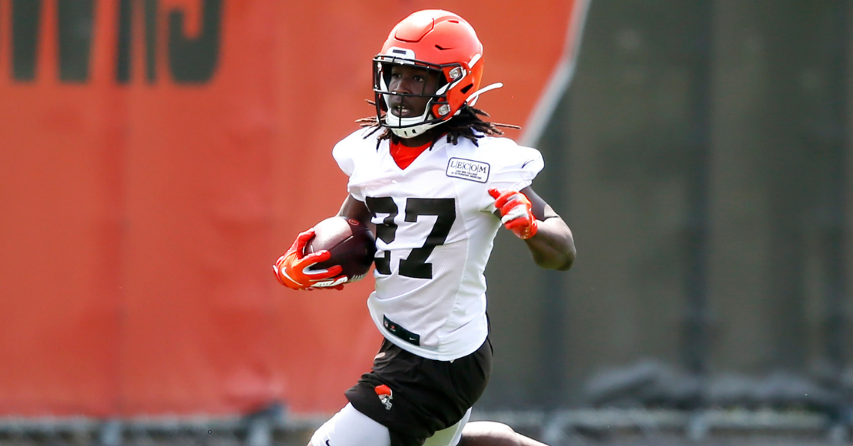 Kareem Hunt Tells Browns, 'You Can Trust Me,' Despite Violent Past ...