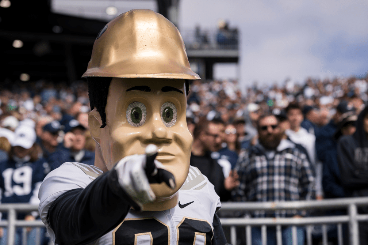 The 12 Most Intimidating Mascots in College Football, Ranked - FanBuzz