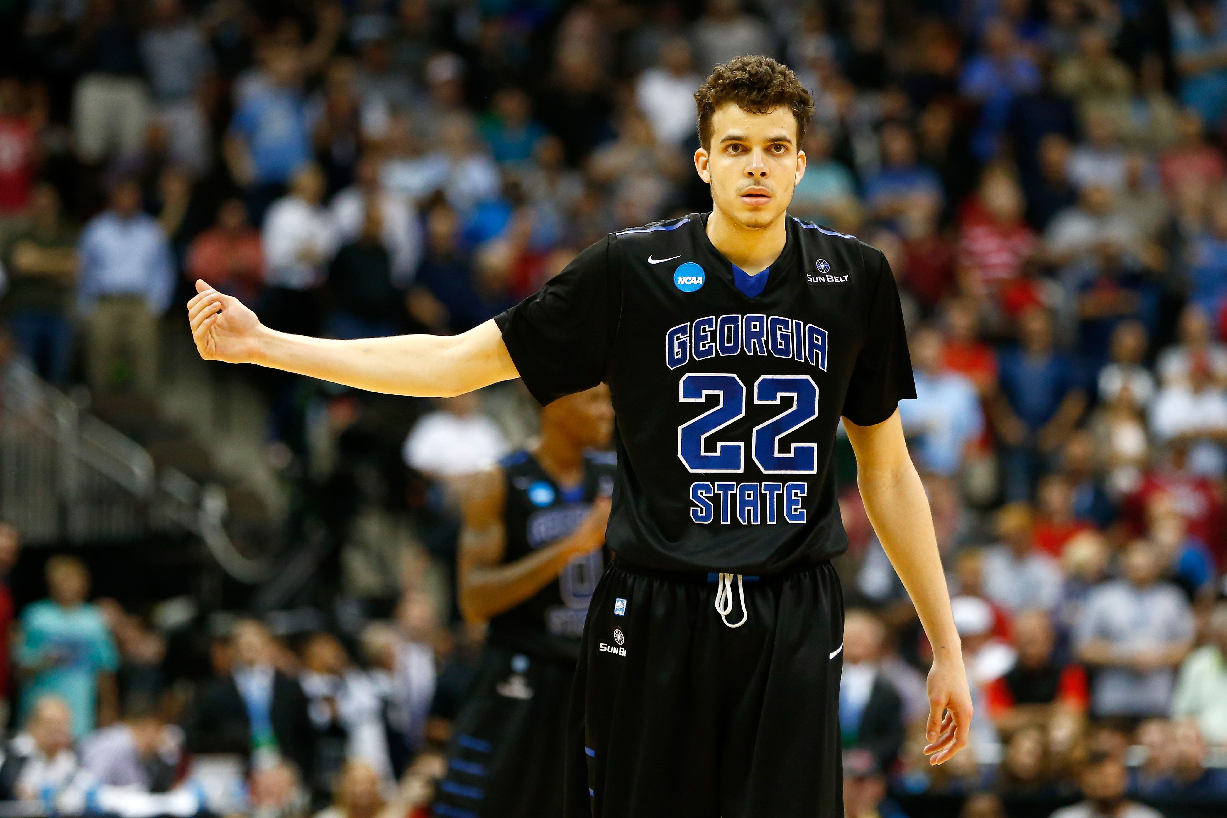 The 16 Greatest NCAA Tournament Games Ever Played - FanBuzz