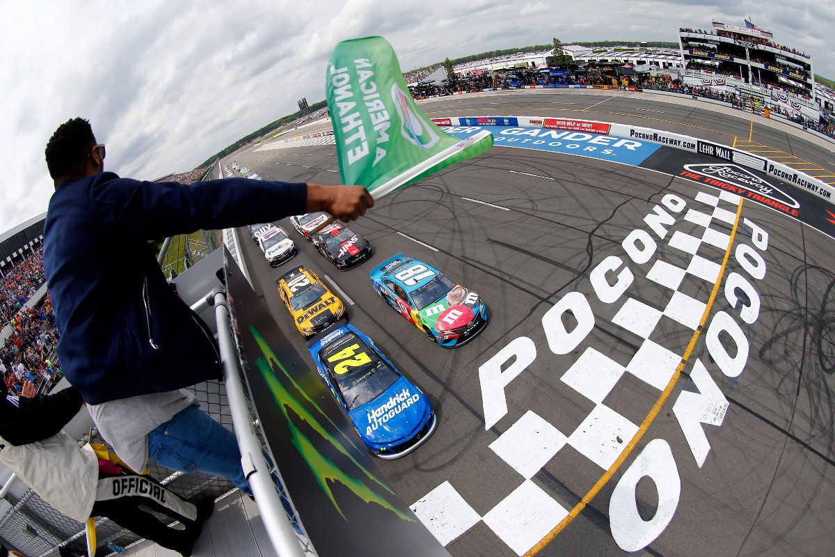 Here's How the Latest NASCAR Points System Works - FanBuzz