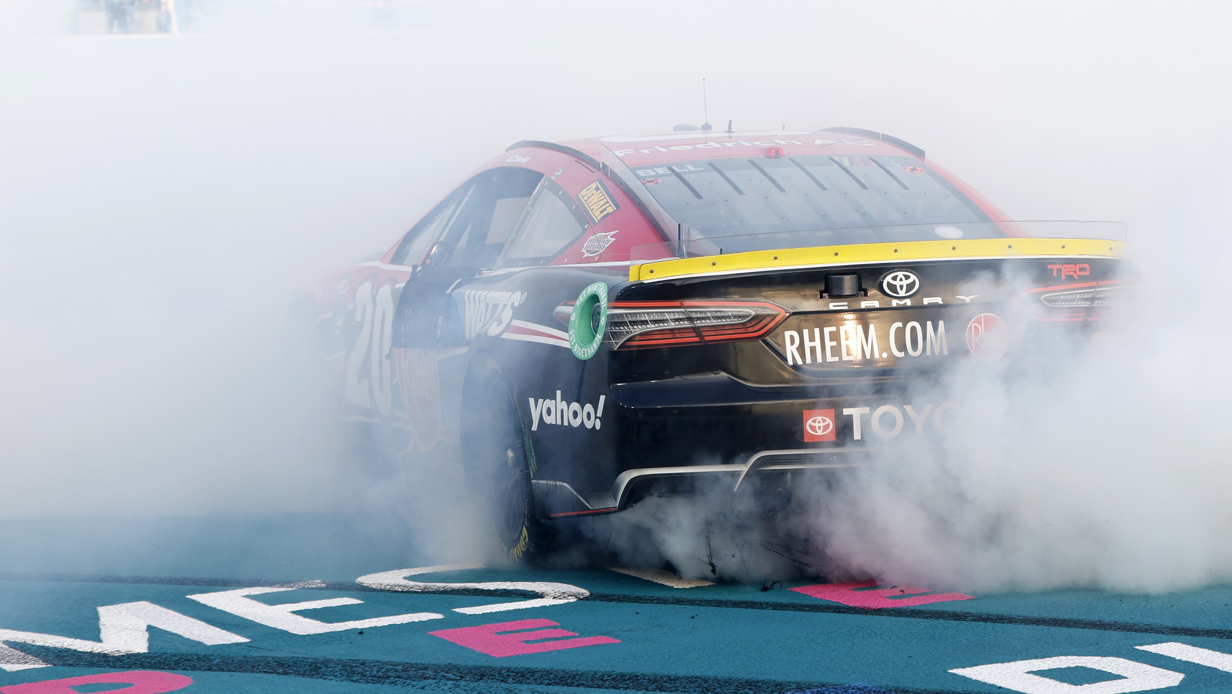 Larson, Bell lead Homestead-Miami Speedway odds - FanBuzz