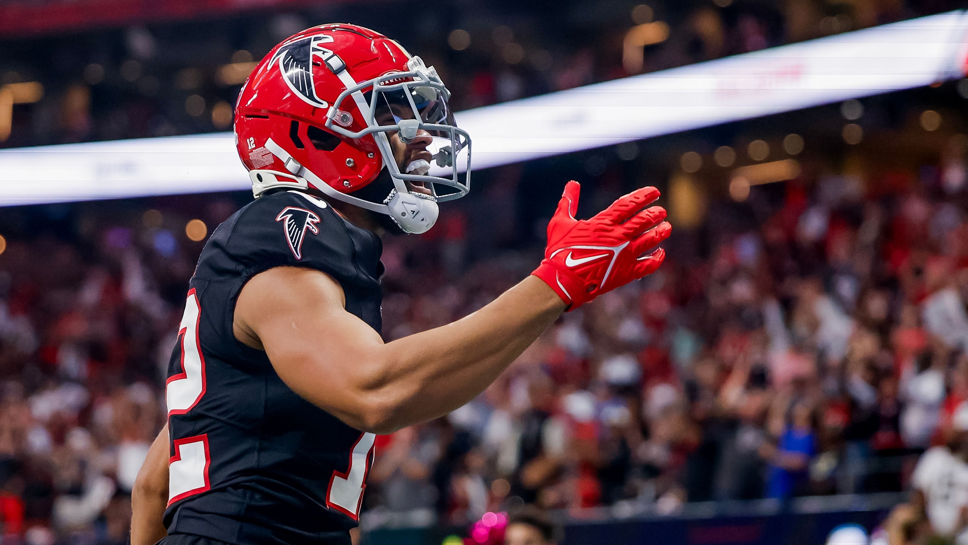 KhaDarel Hodge celebration video captures Falcons fan fight - FanBuzz