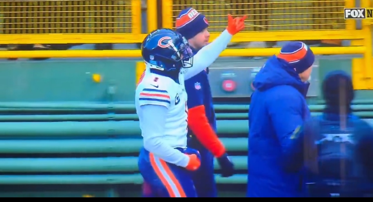Bears Jaylon Johnson Gets in Heated Altercation With Packers Fan