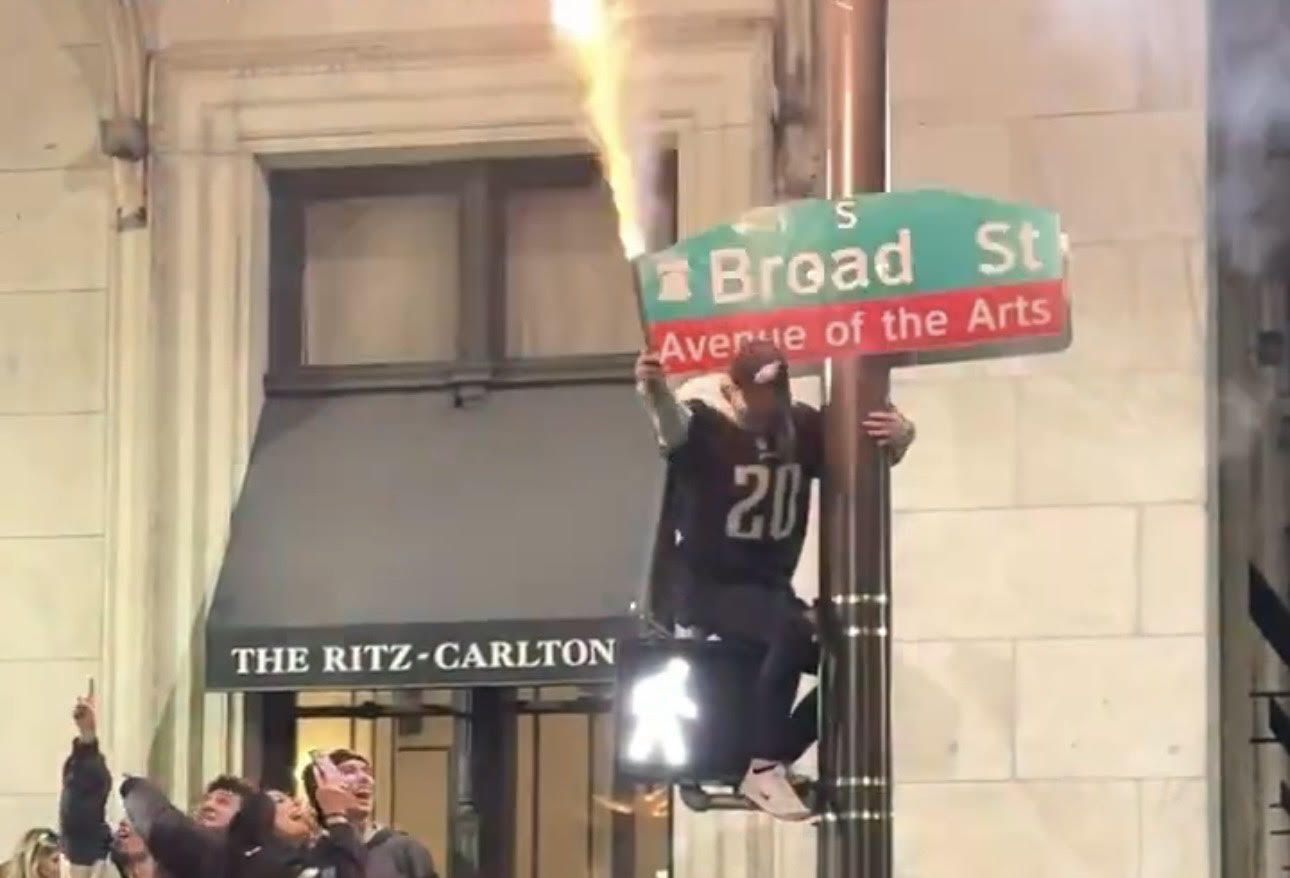 Eagles Fan on Life Support After Fall From Pole After NFC Title Win